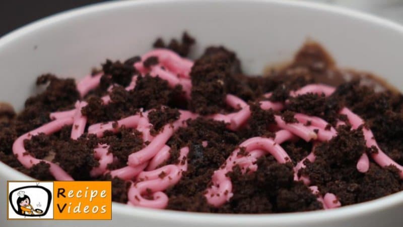 HALLOWEEN SPECIAL: EARTHWORMS IN CHOCOLATE RECIPE